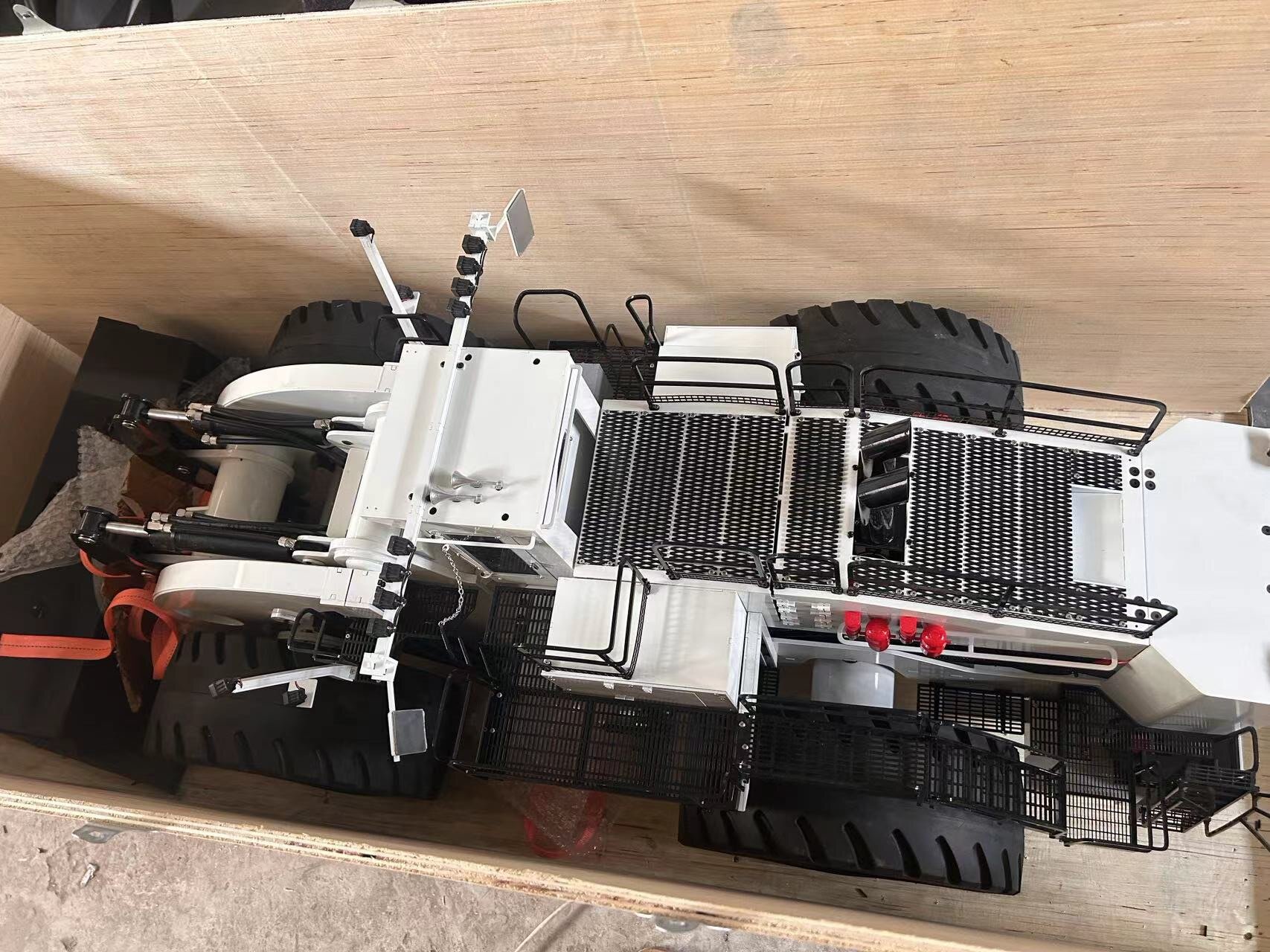 1/14 LeTourneau L2350 RC Hydraulic Wheel Loader